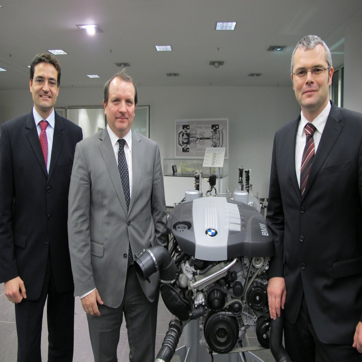 Hochschule Landshut und BMW Group verlängern Zusammenarbeit ...