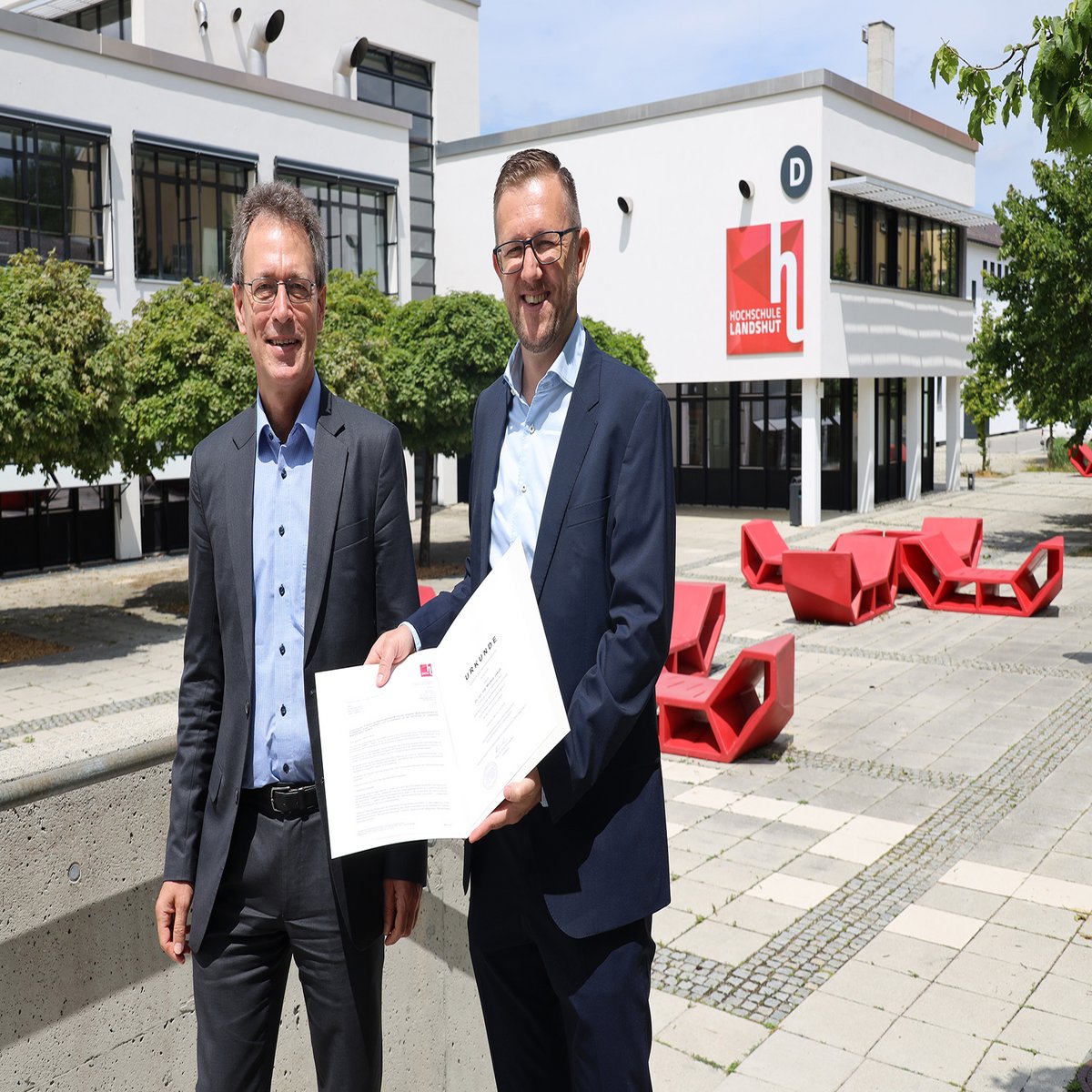 Strengthening the digitalisation of administration - University of ...