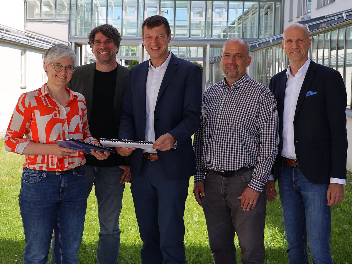 Kooperation zur Förderung des neuen Architekturstudiengangs ...
