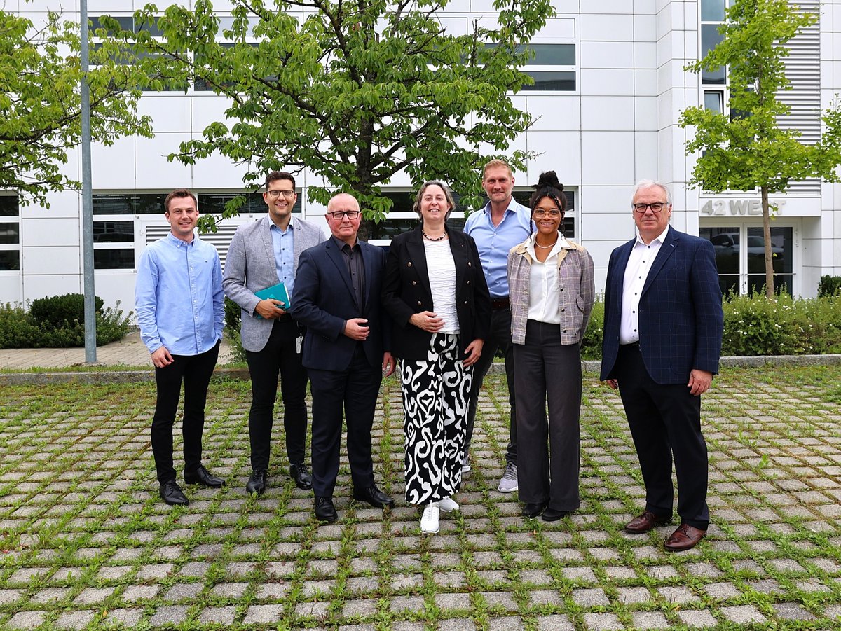 Enge Verbindung unterstrichen - Hochschule Landshut